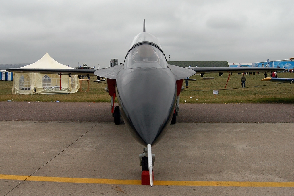 KB SAT SR-10 - Maquette à échelle réelle vue de front