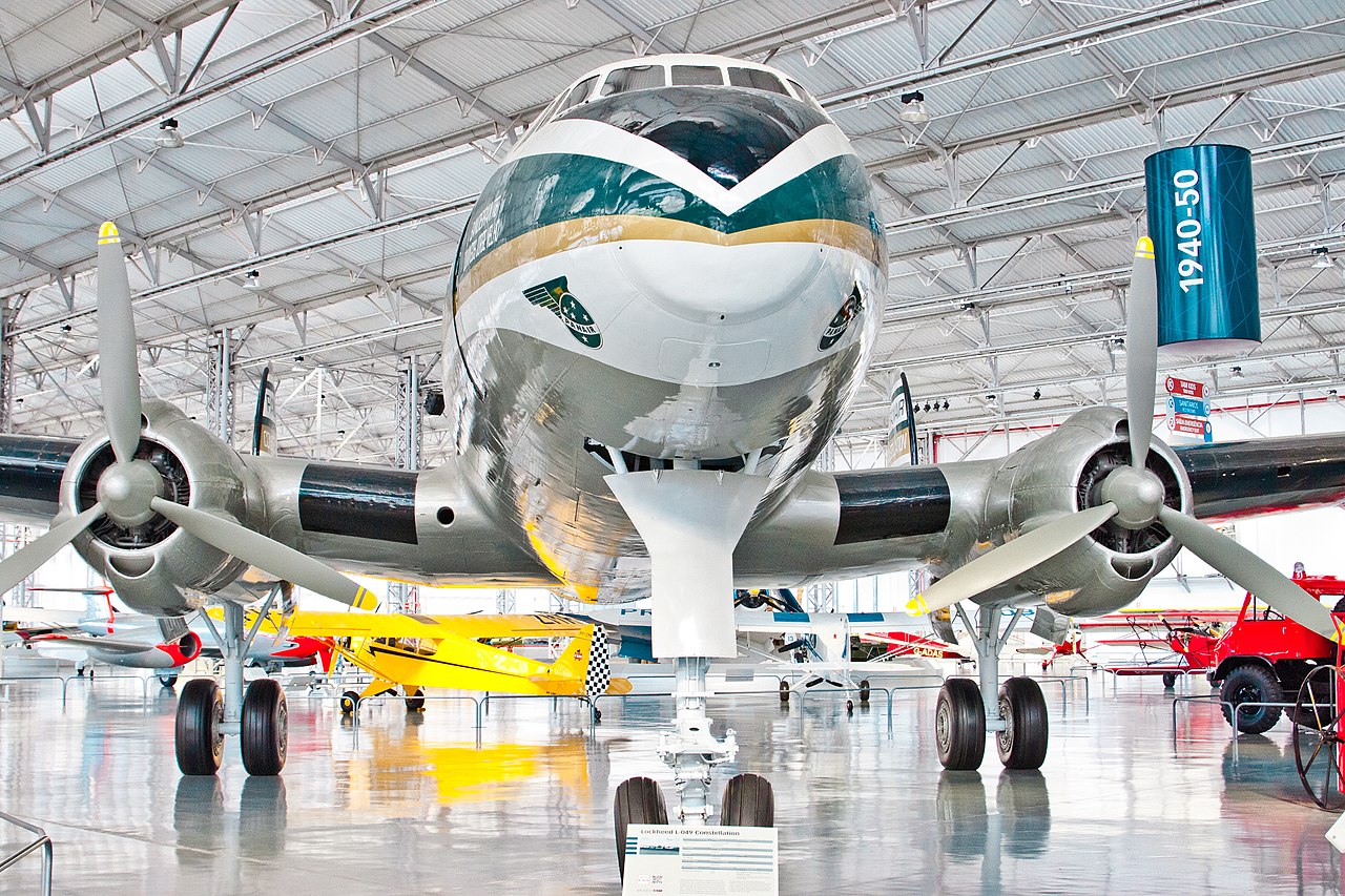 Lockheed C-69 Constellation (L-049) vu de face